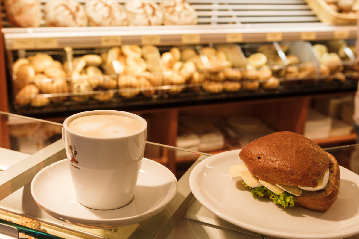 Das Cafe der Bäckerei Freimund in Bad Homburg Ober-Erlenbach | Bäckerei ...